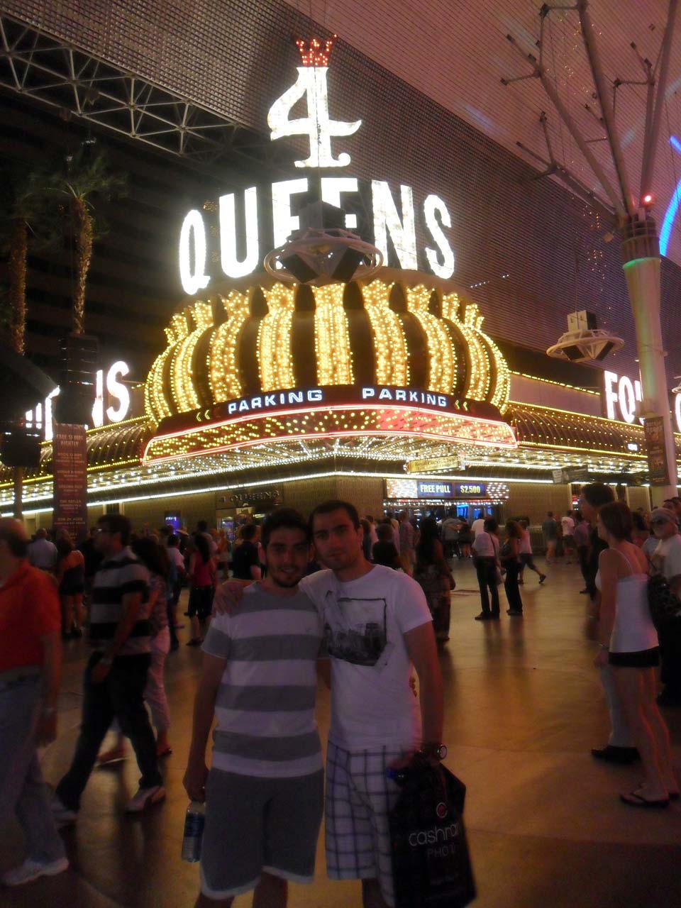 4-queens – Gezmek Güzel Şey